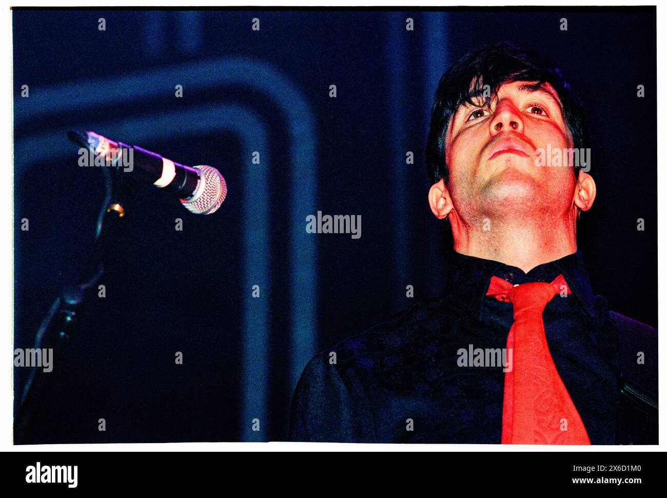 LOUIS ELIOT, RIALTO, 1998: Louis Eliot of the band Rialto playing live ...