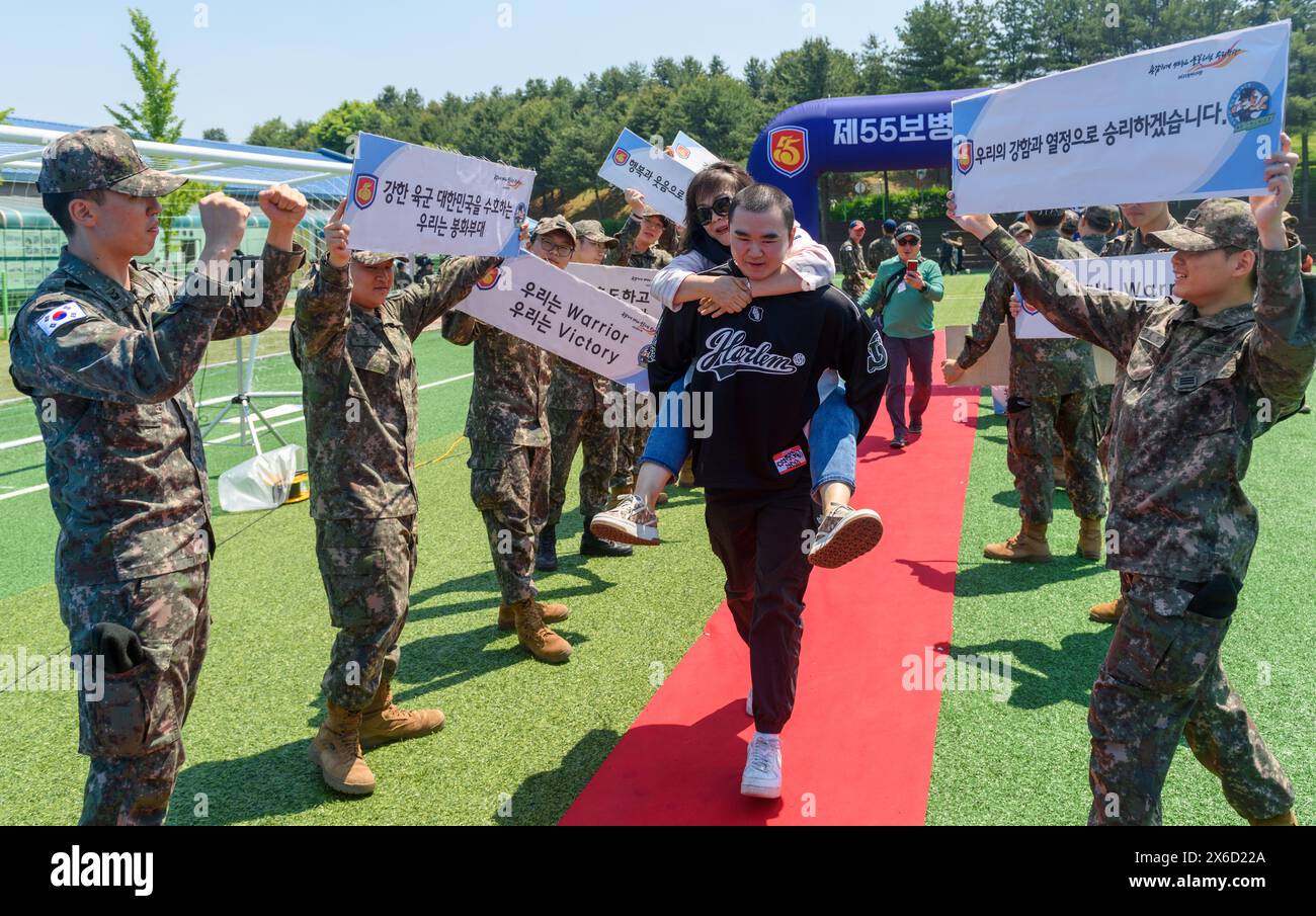 South Korean soldiers welcome and cheer for new conscripts and their ...