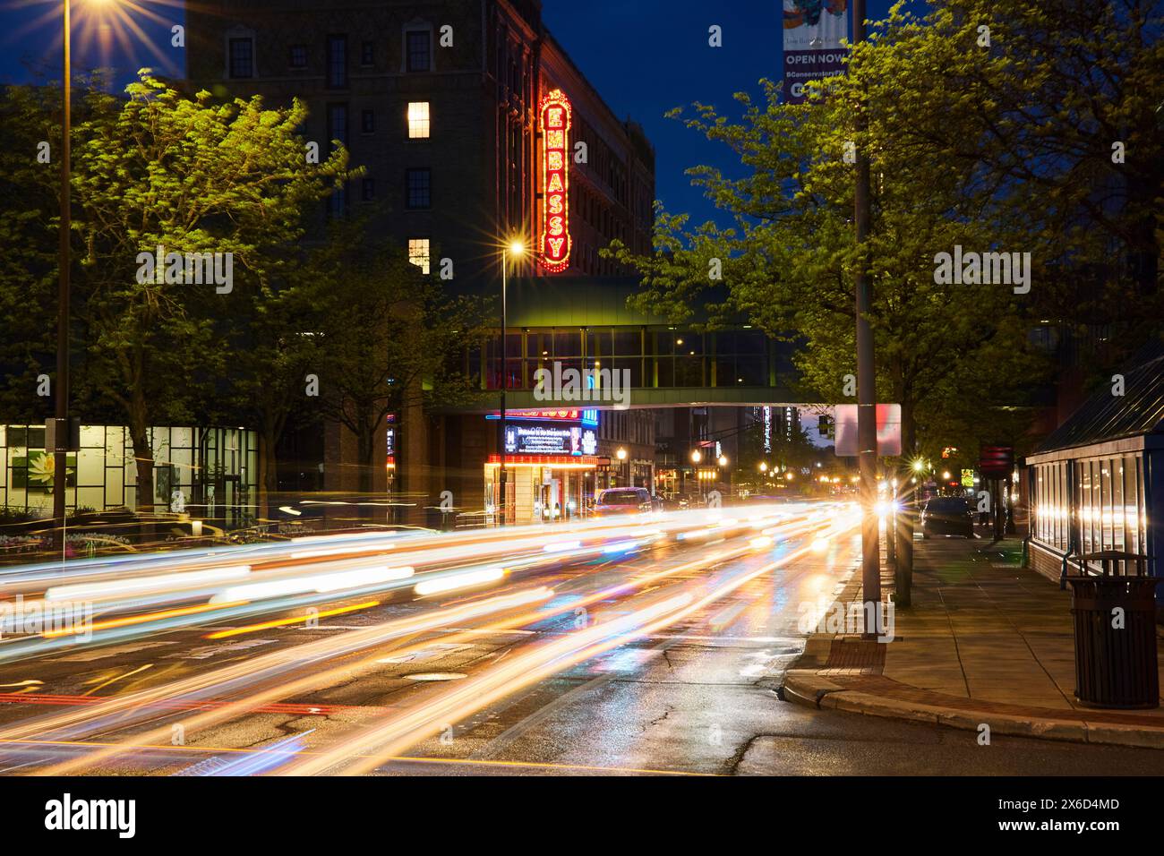 Dynamic nighttime setting hi-res stock photography and images - Alamy