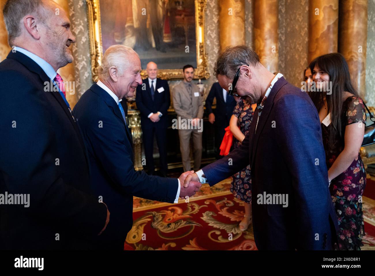 King Charles III greets artist Jonathan Yeo at the unveiling of Yeo's ...