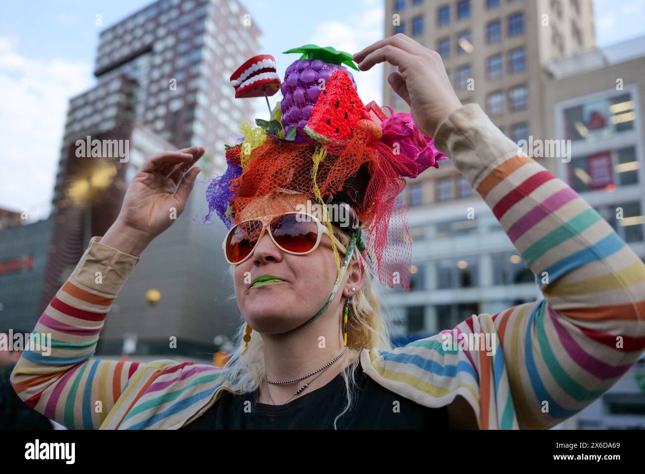 2024 met gala crowd hi-res stock photography and images - Alamy