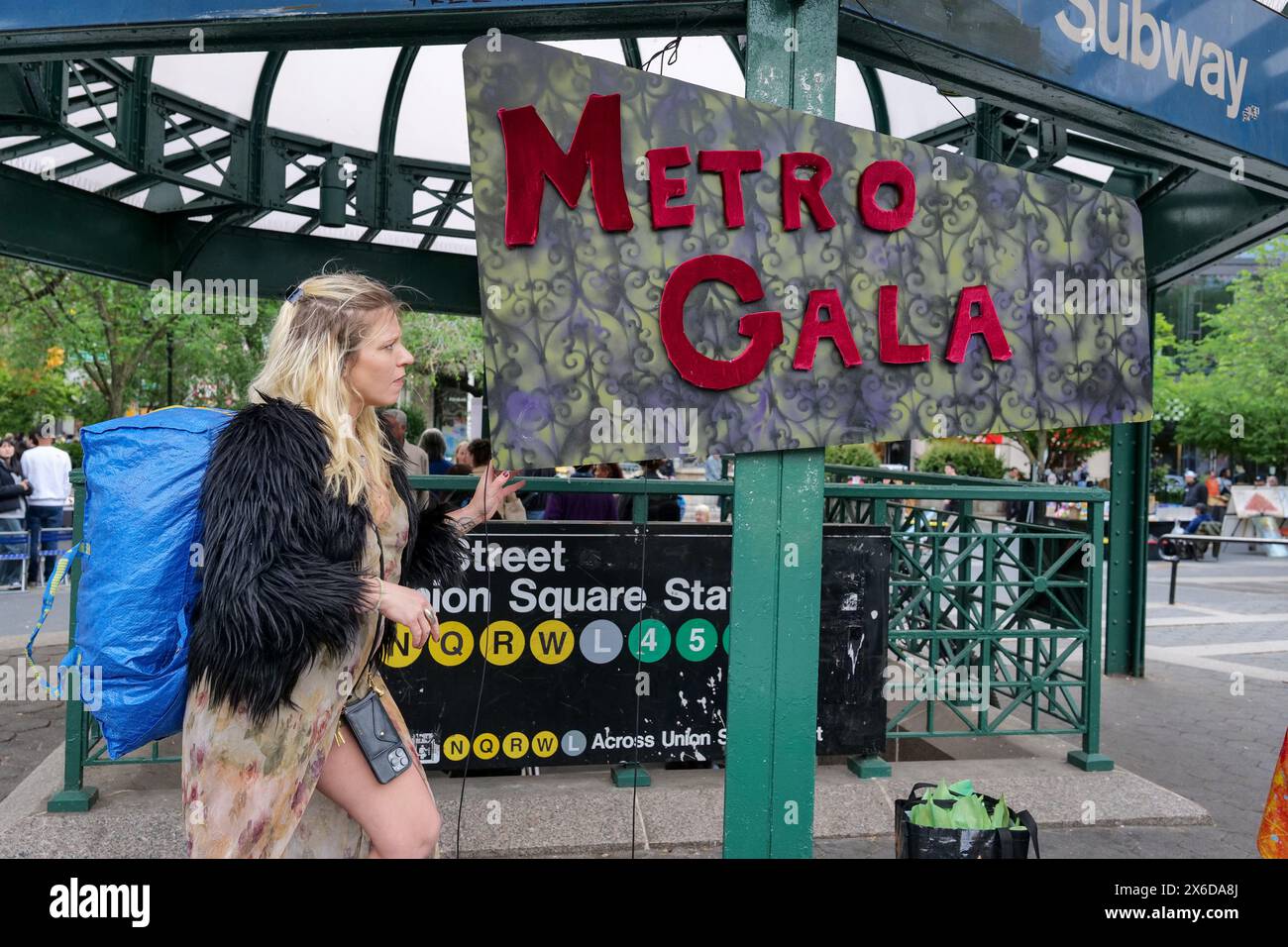 2024 met gala crowd hi-res stock photography and images - Alamy