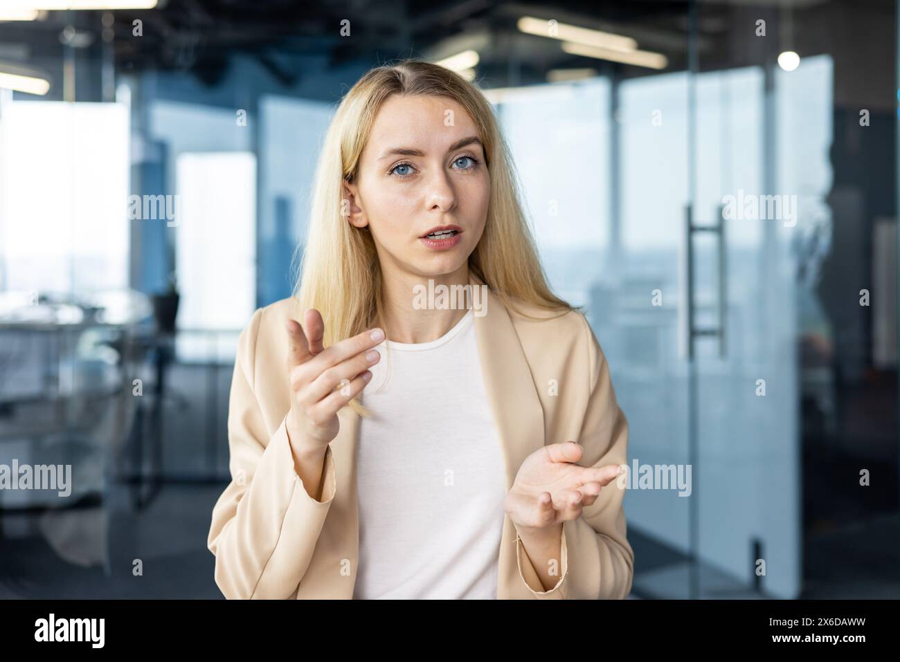 Office scenario hi-res stock photography and images - Alamy