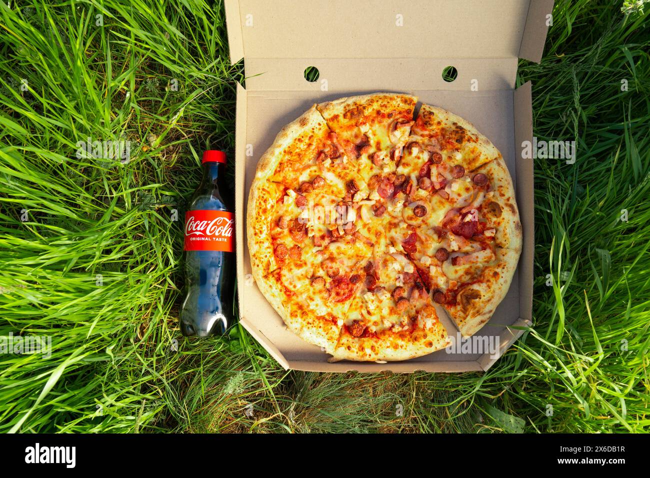 Close up pizza coca cola hi-res stock photography and images - Alamy