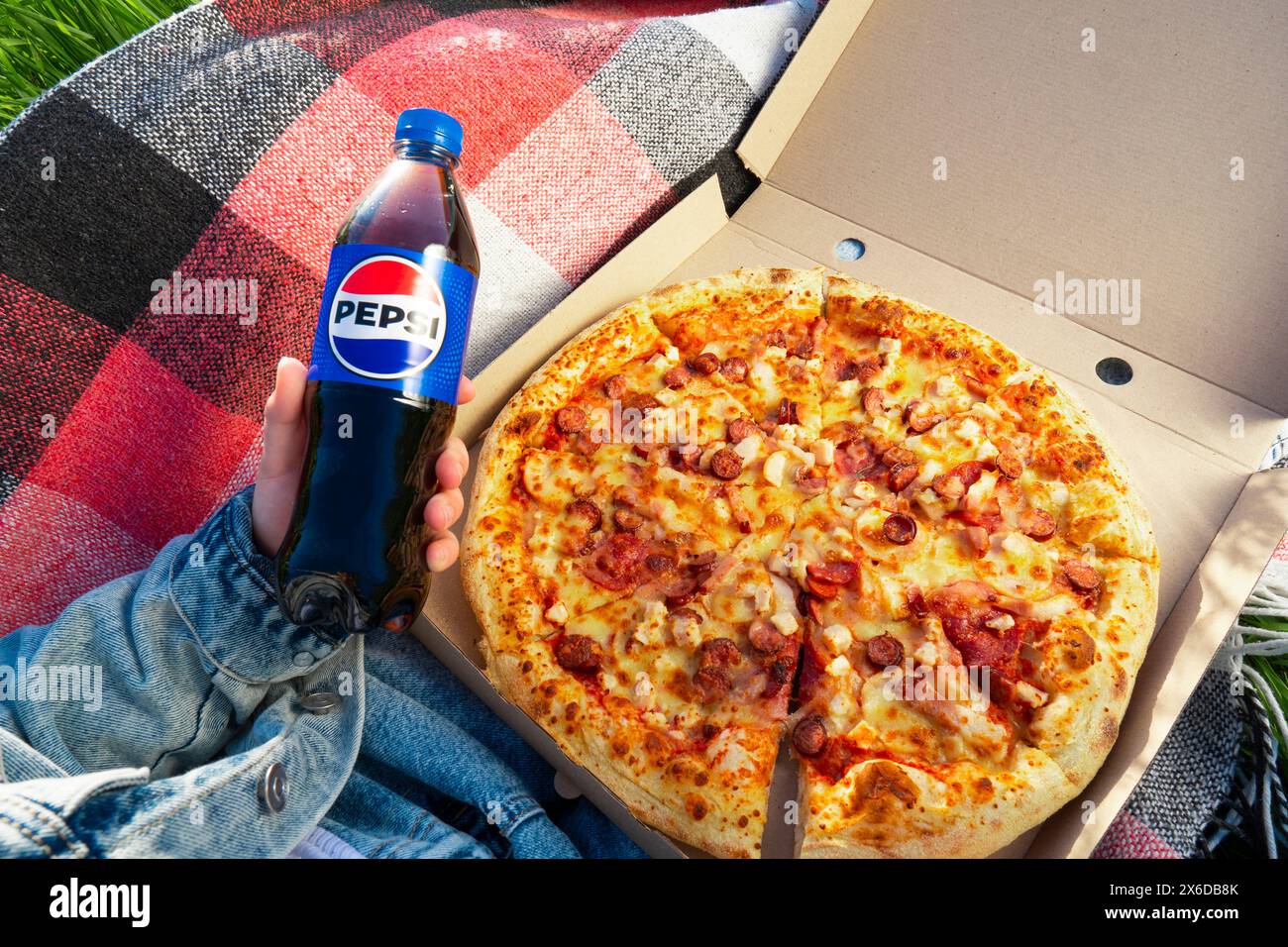 Pepsi logo cola logo hi-res stock photography and images - Alamy