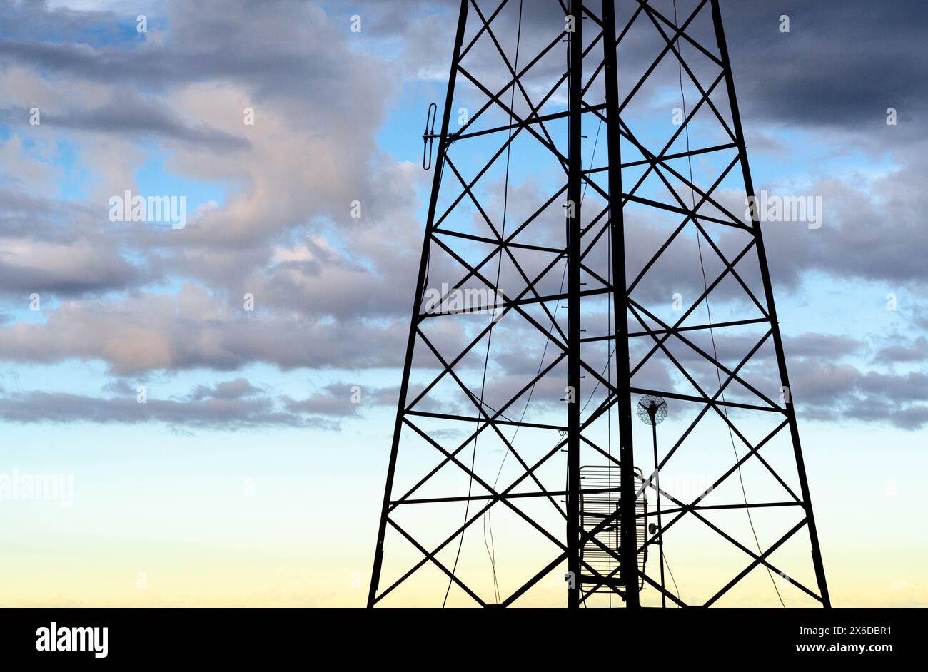 6g tower hi-res stock photography and images - Alamy