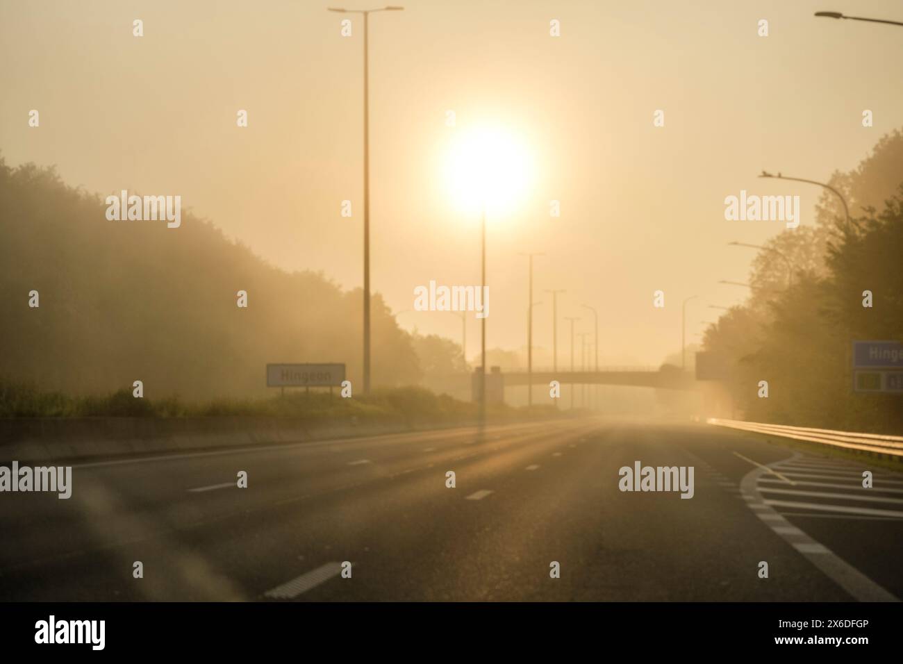 Sun try to break trough the morning fog on the highway | Le soleil ...