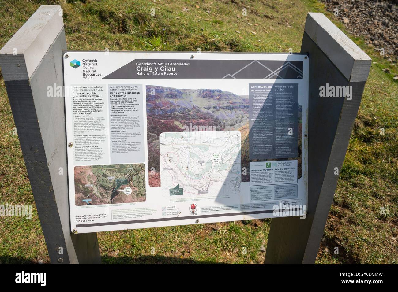 Information interpretation board hi-res stock photography and images ...