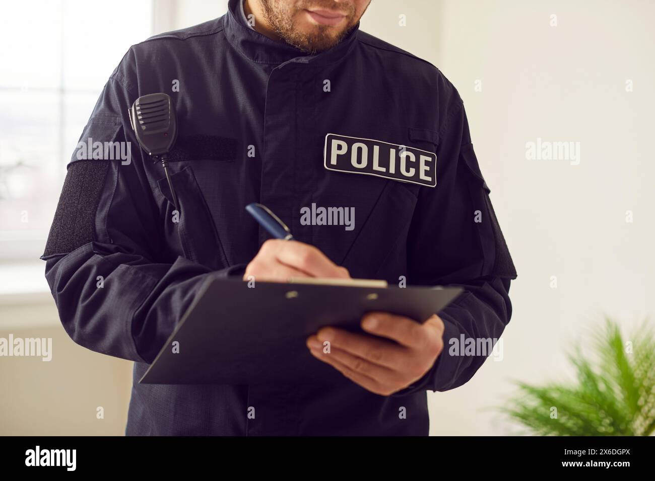 Male police officer detective hi-res stock photography and images - Alamy