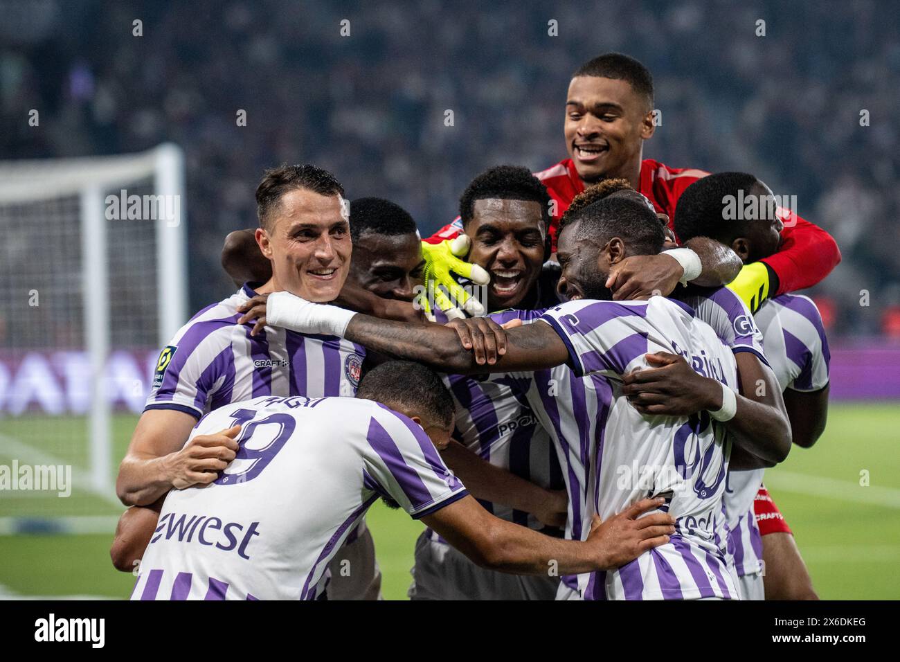 PARIS, FRANCE - MAY 12: Frank Magri of Toulouse FC celebrate with Shavy ...