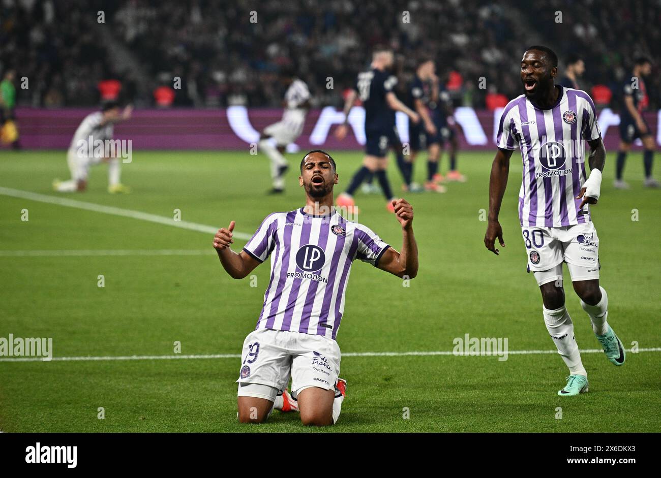 PARIS, FRANCE - MAY 12: Frank Magri of Toulouse FC celebrate with Shavy ...