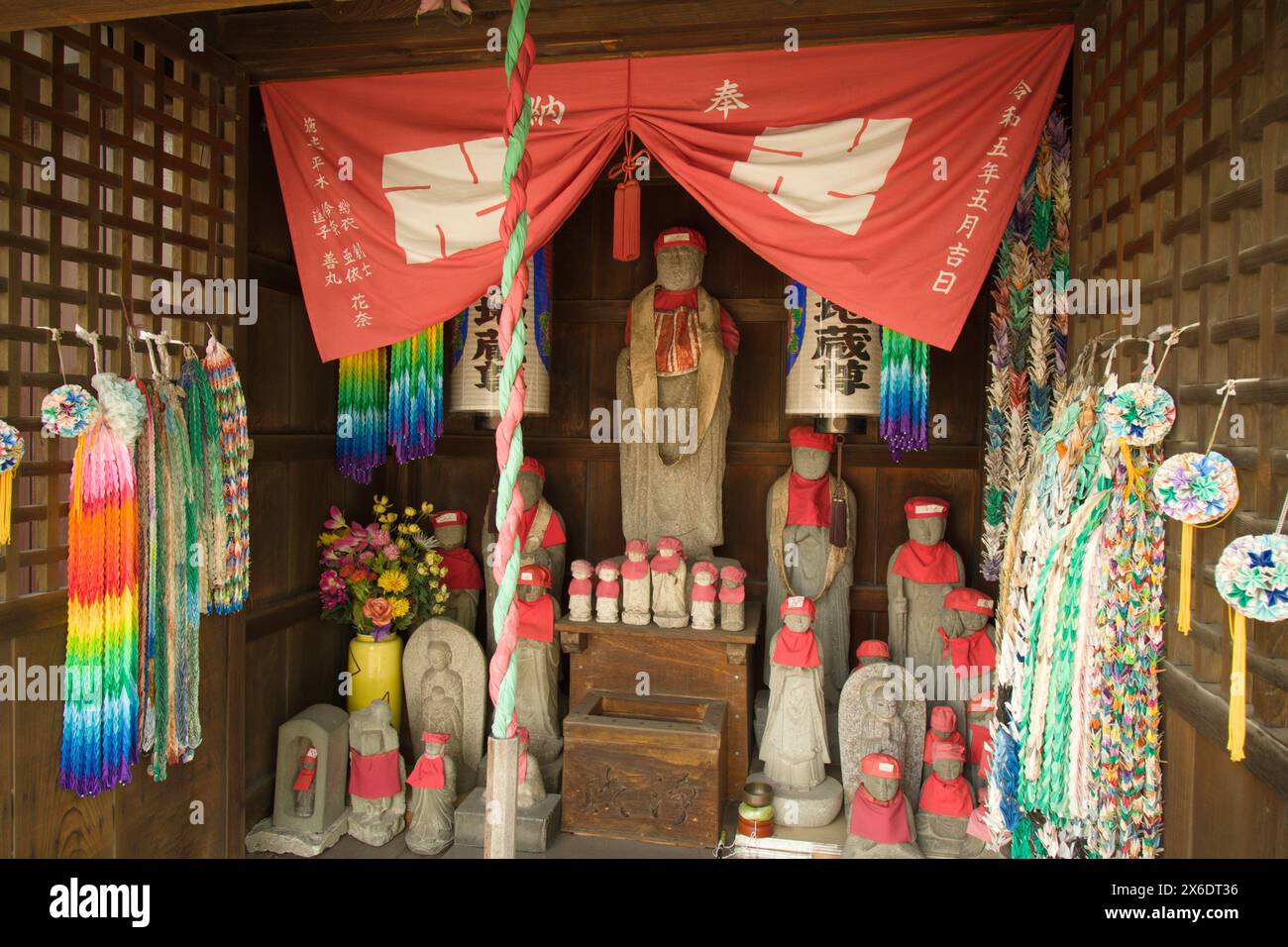 Japan, Kanazawa, Nagamachi, samurai district, buddhist shrine Stock ...