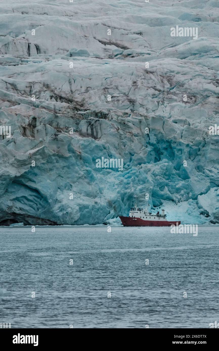 Expedition ship near massive glacier in Longyearbyen, Svalbard Stock ...