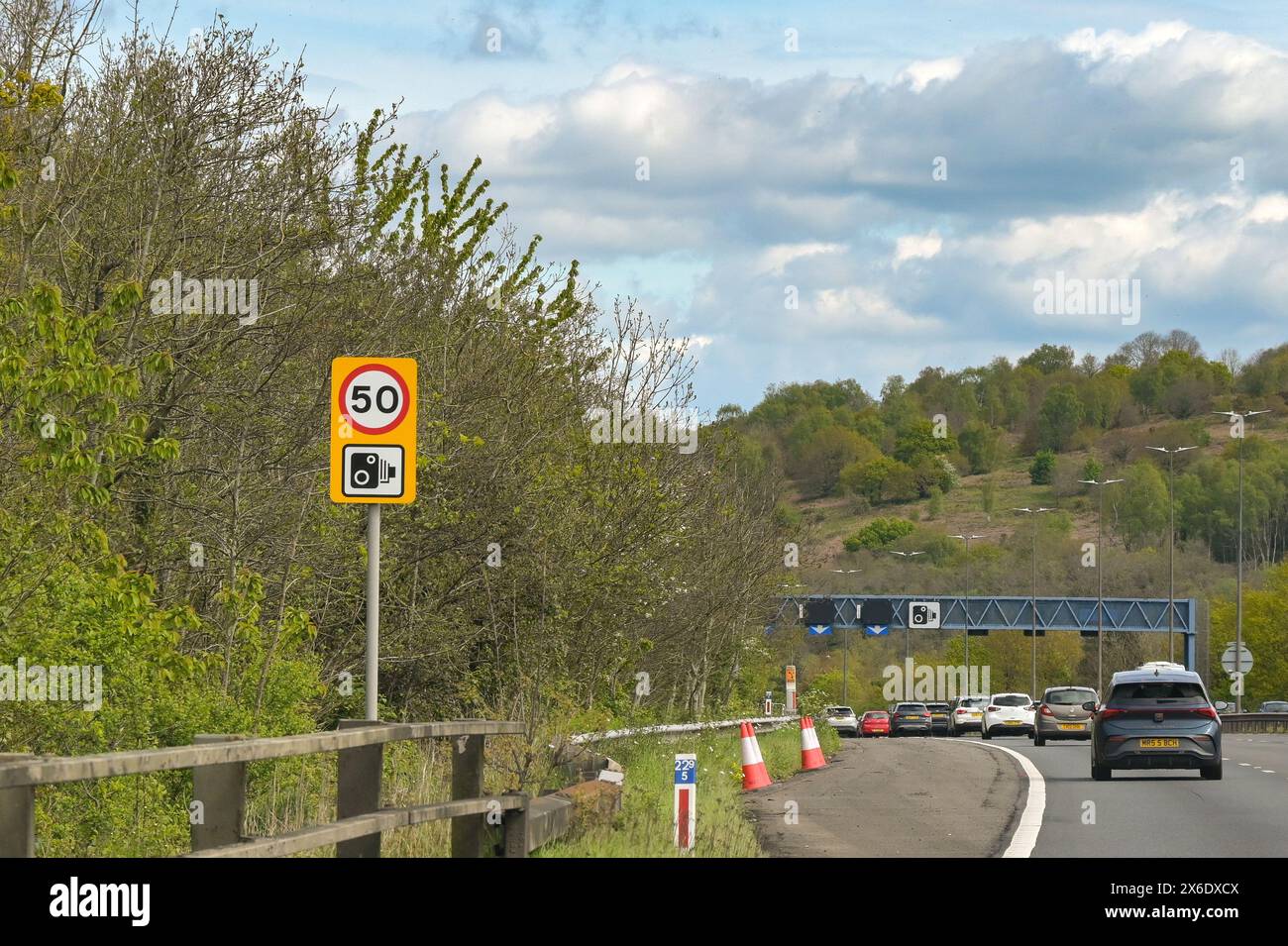 M4 road sign hi-res stock photography and images - Alamy