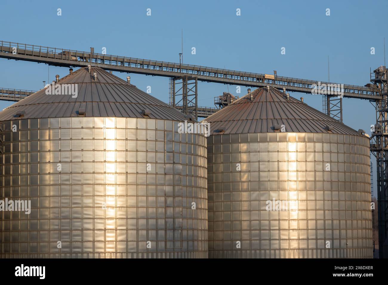 A large modern plant for the storage and processing of grain crops ...