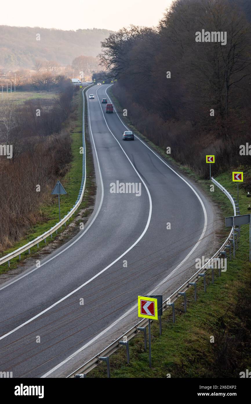 Highway turns hi-res stock photography and images - Alamy
