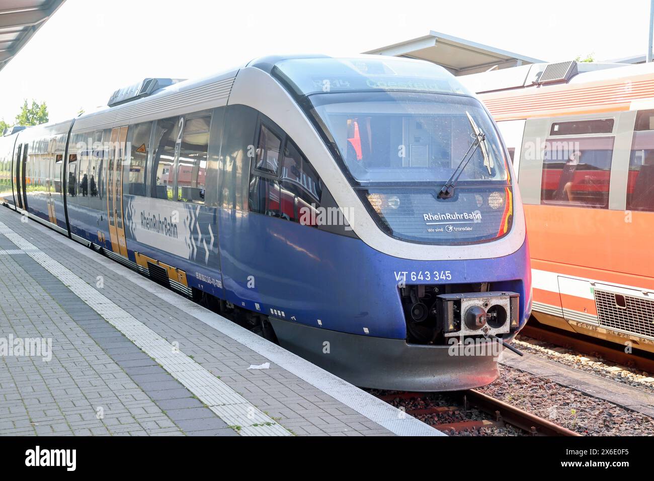 Eisenbahnverkehr am Bahnhof Coesfeld Westf Regionalexpress Zug der ...