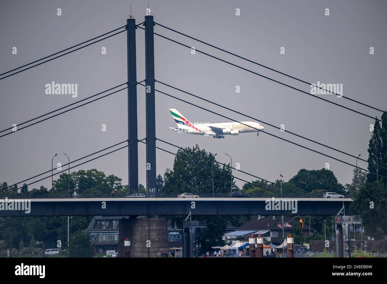 Airbus a380 emirates bridge hi-res stock photography and images - Alamy