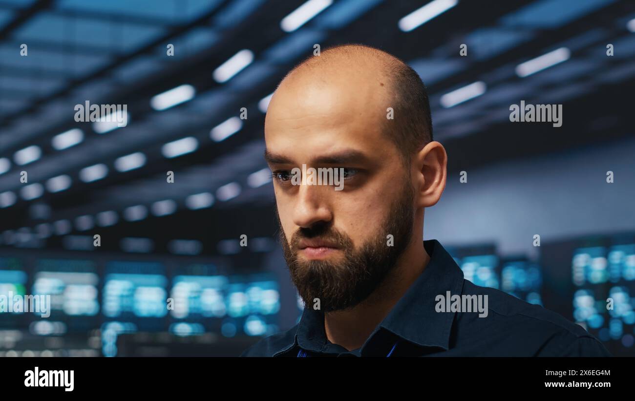 Admin in server hub coding hi-res stock photography and images - Alamy