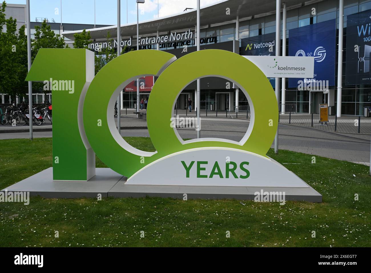 Schriftzug 100 Jahre KölnMesse, Messe und Ausstellungsgesellschaft seit ...
