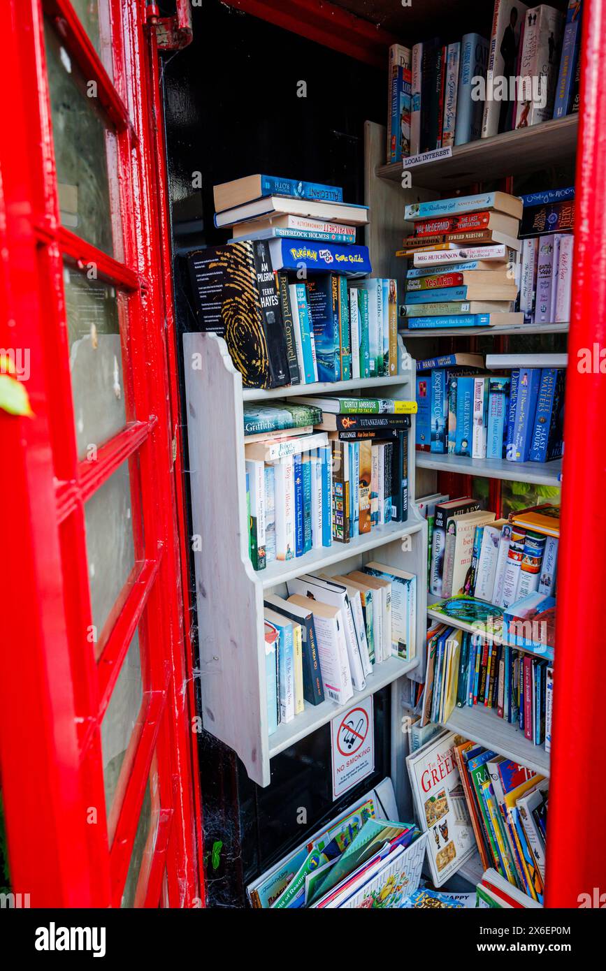 Roadside book kiosk hi-res stock photography and images - Alamy