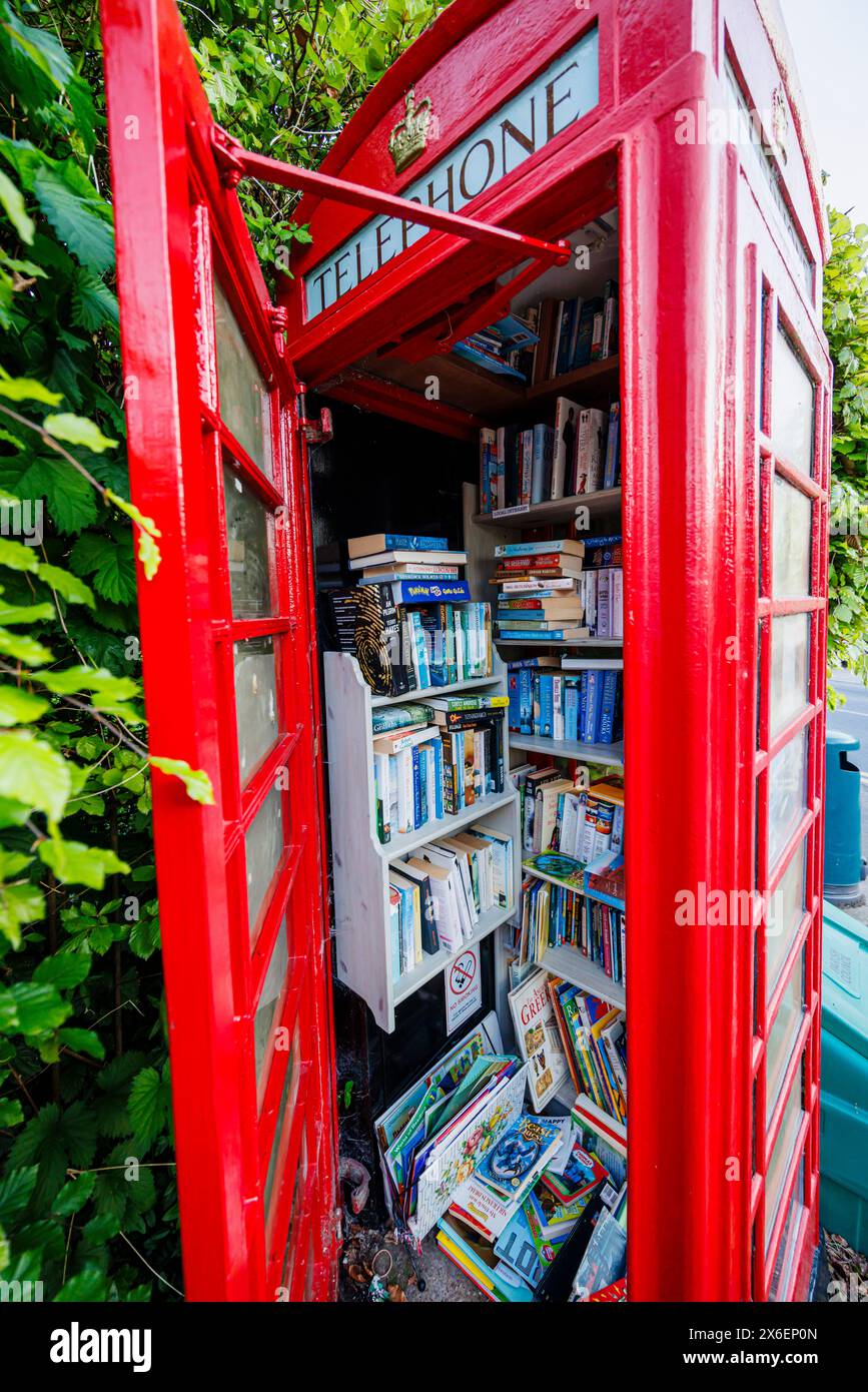 Roadside book kiosk hi-res stock photography and images - Alamy