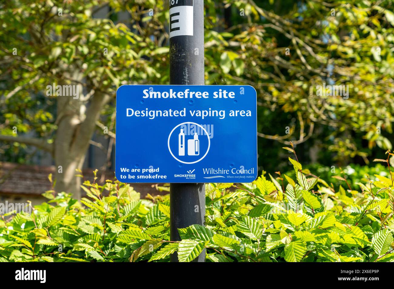 Designated smoking area sign hi-res stock photography and images - Alamy