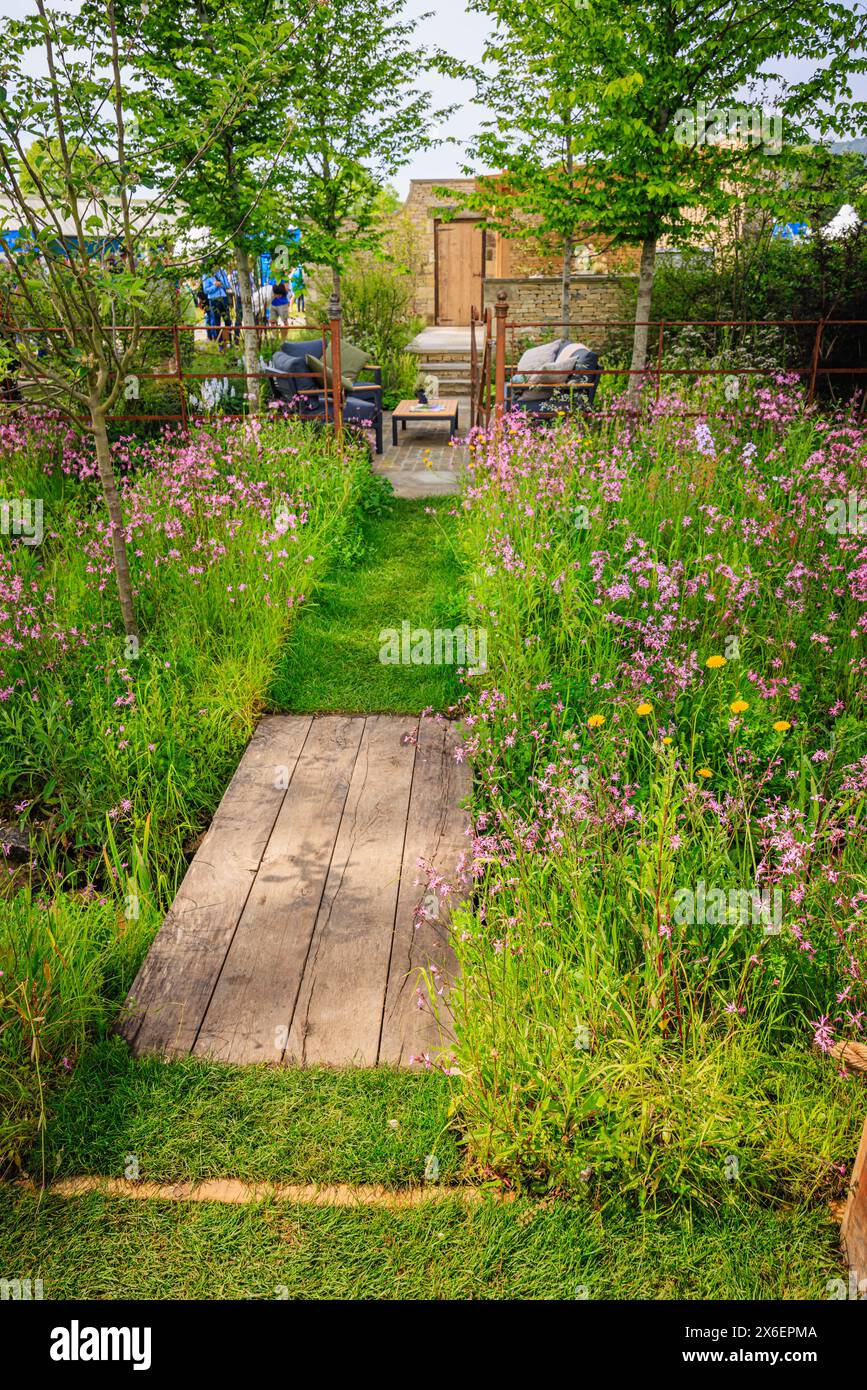 'The Cotswold Garden' show garden (Gold medal, Best Show Garden) at the ...