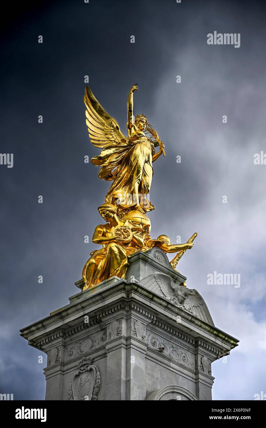 Winged Victory, Queen Victoria Memorial, St. James's Park, London ...