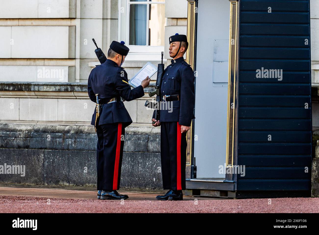 Queen’s Gurkha Signals changing the guard at Buckingham Palace, London ...