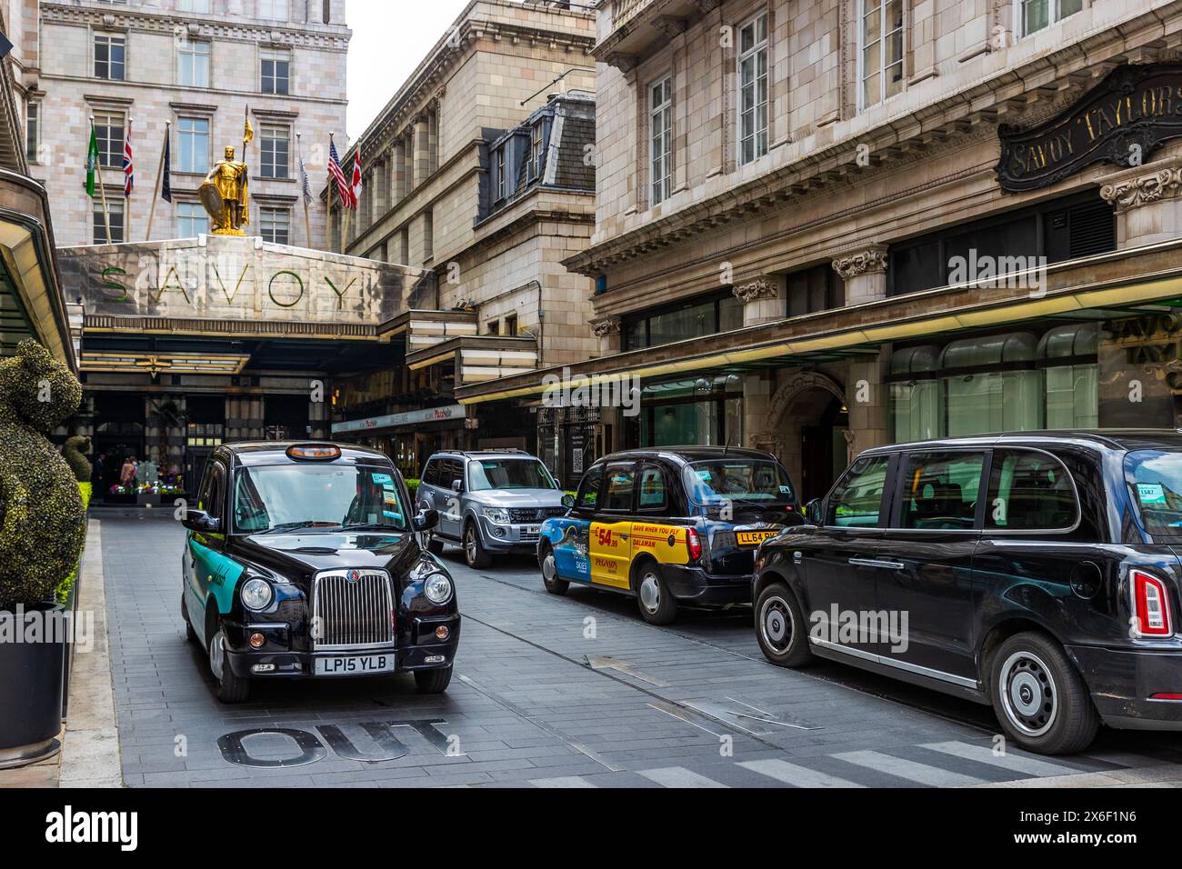 Savoy Court, Right hand drive street outside The Savoy Hotel, The ...