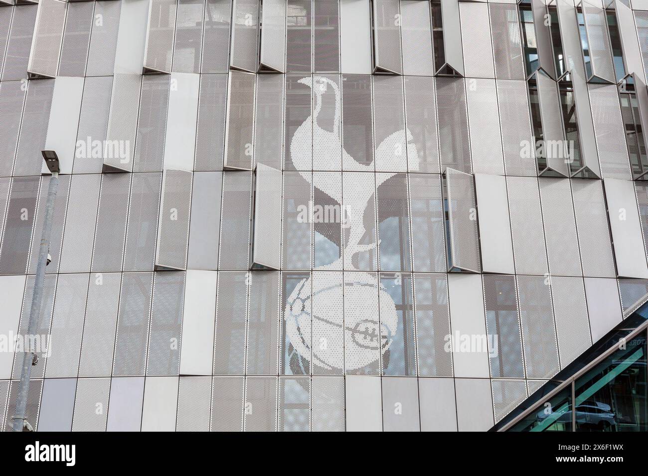 Tottenham hotspur football club logo hi-res stock photography and ...