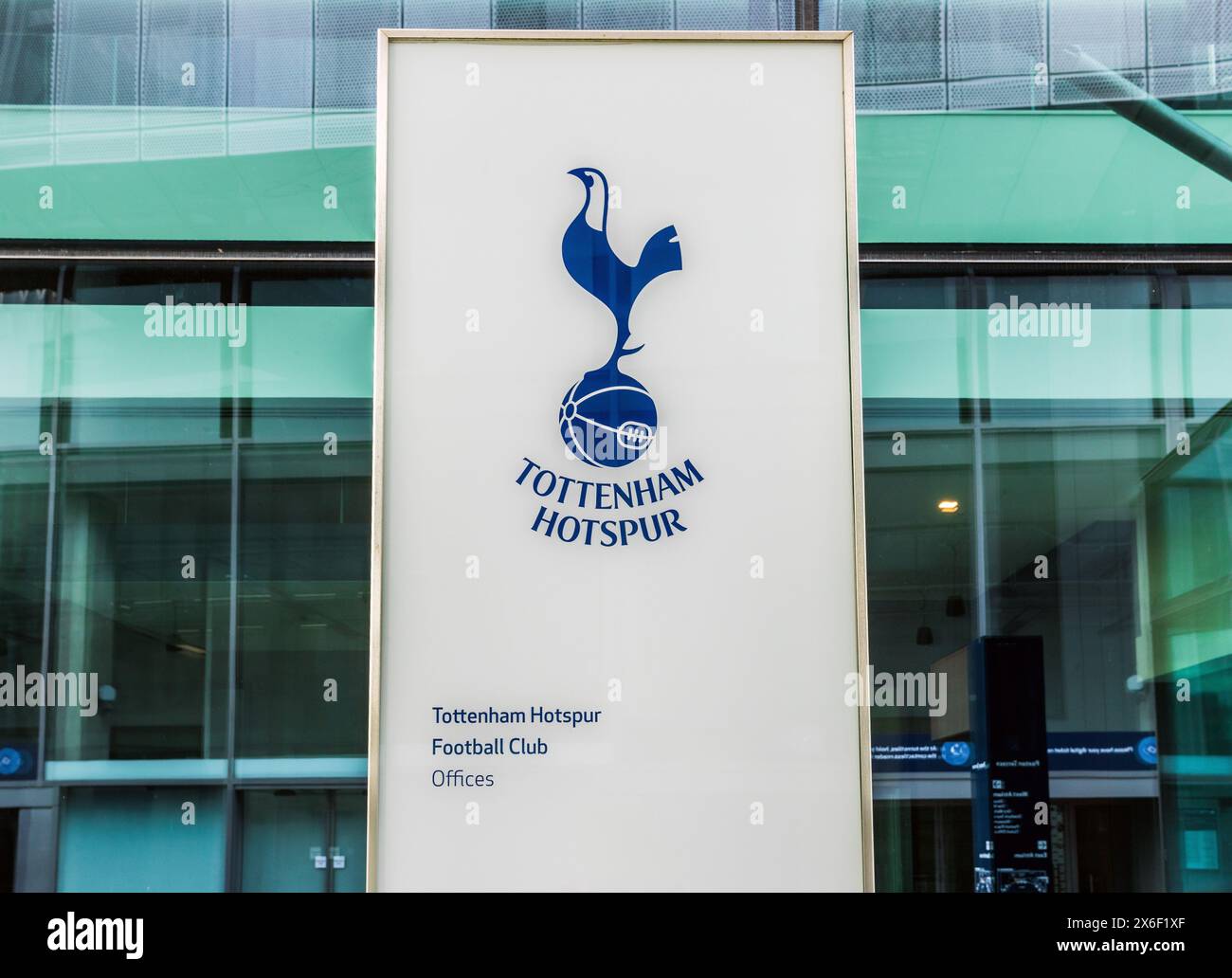 Tottenham hotspur football club logo hi-res stock photography and ...