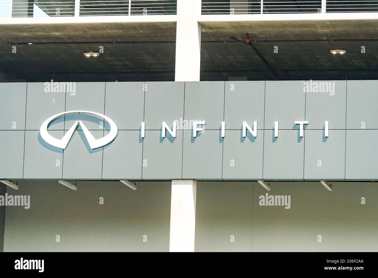 Infiniti building and sign Stock Photo - Alamy