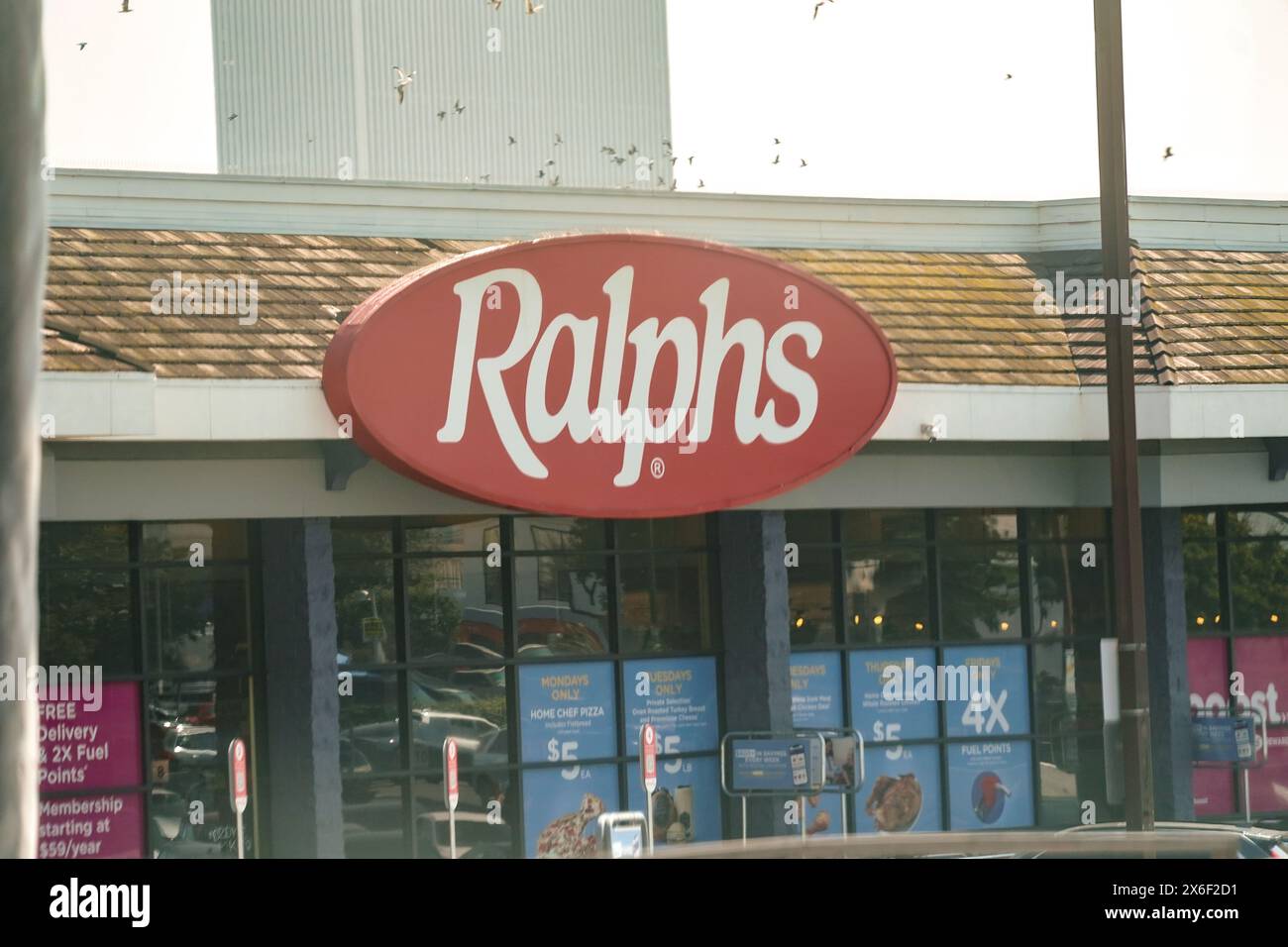 Ralphs grocery store logo hi-res stock photography and images - Alamy