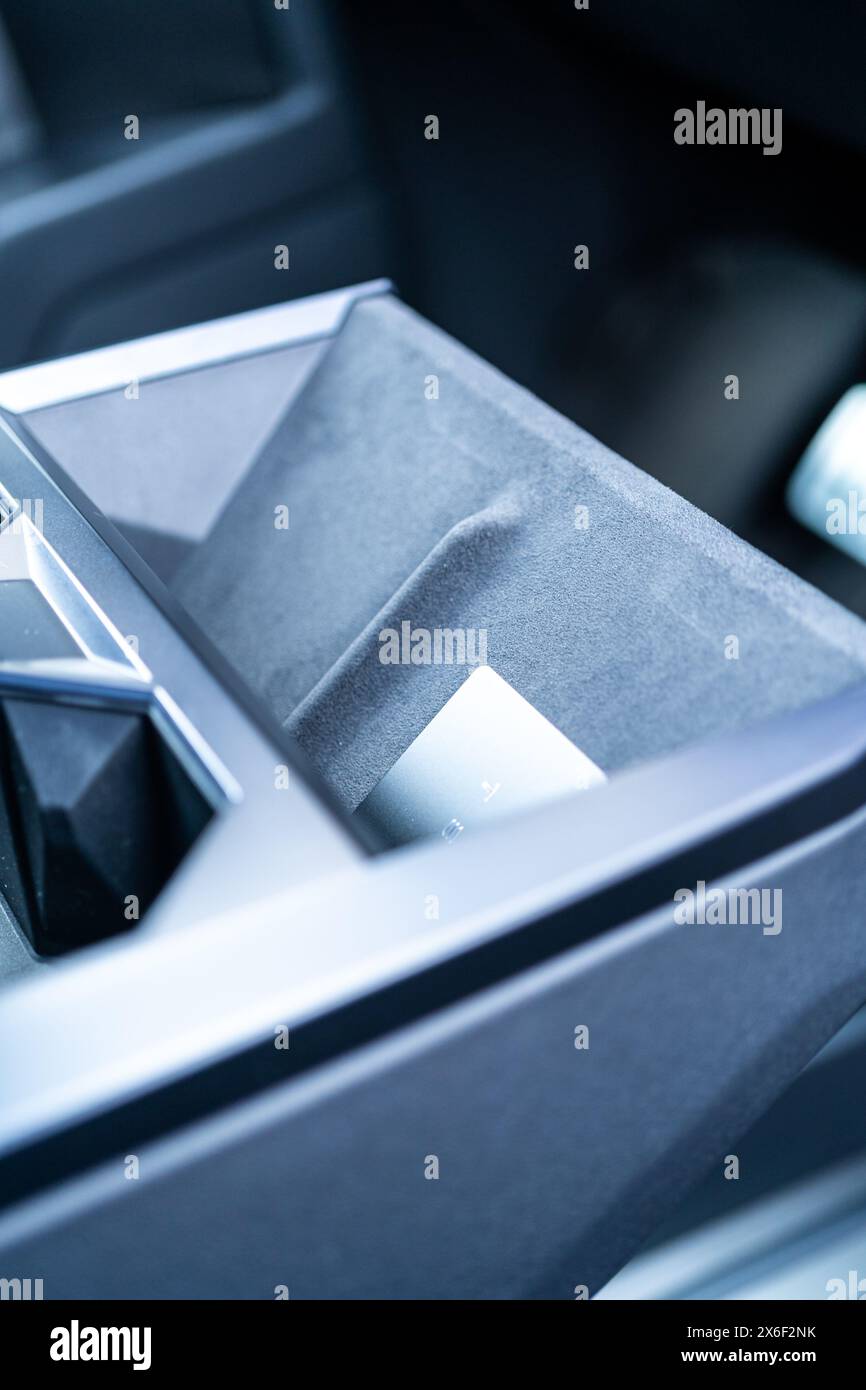 Tesla key card hi-res stock photography and images - Alamy