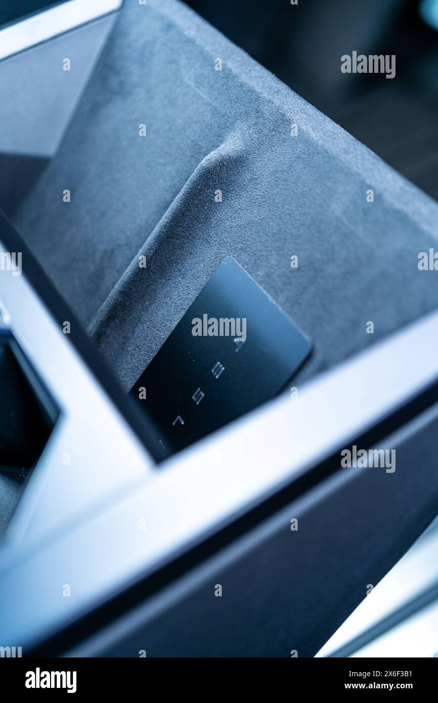 Tesla key card hi-res stock photography and images - Alamy
