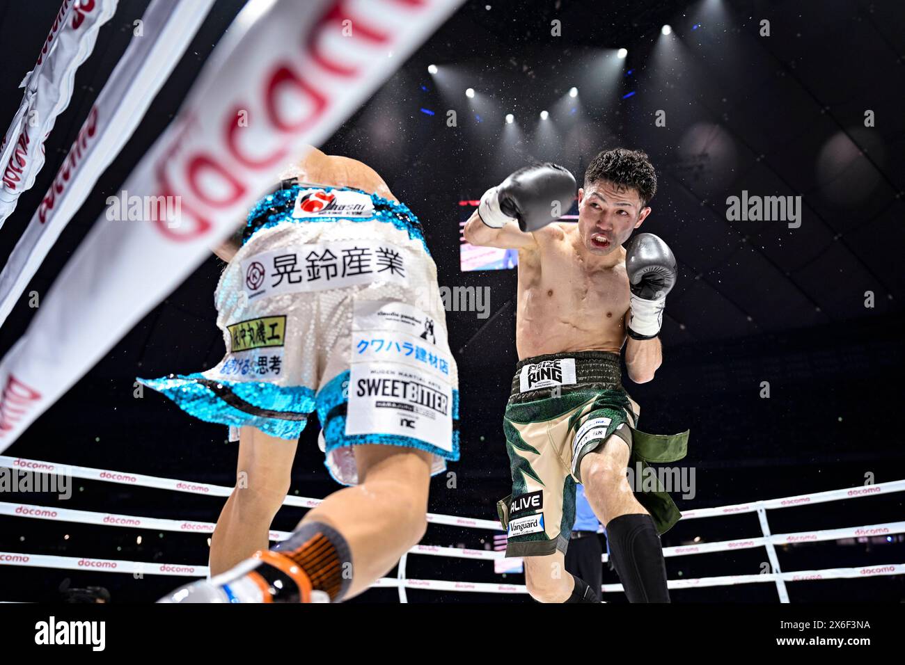 Seigo Yuri Akui (black gloves) of Japan and Taku Kuwahara (white gloves ...