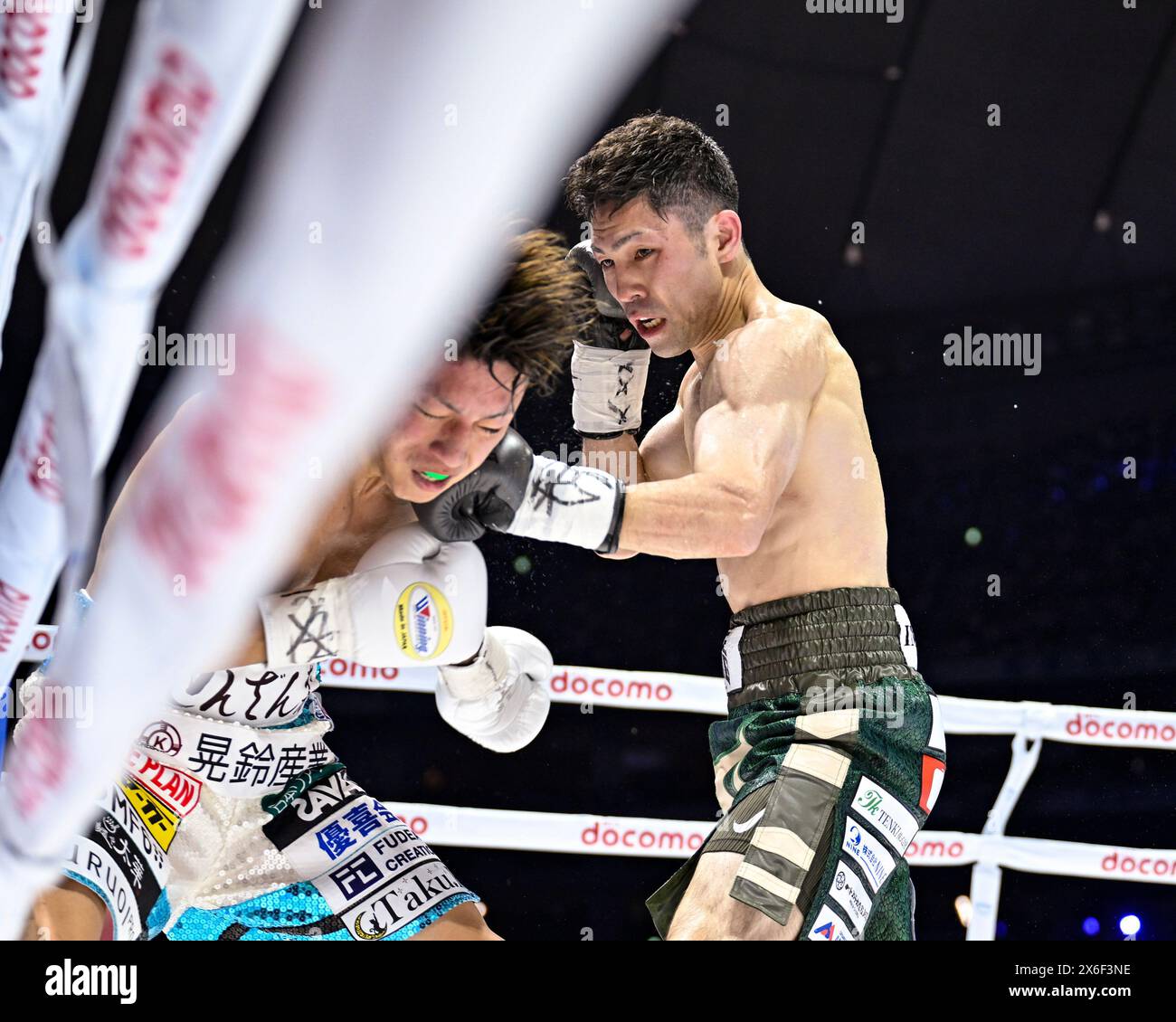 Seigo Yuri Akui (black gloves) of Japan and Taku Kuwahara (white gloves ...