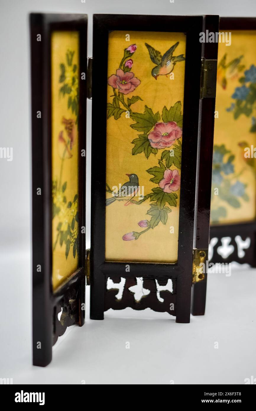 Chinese screen pattern hi-res stock photography and images - Alamy