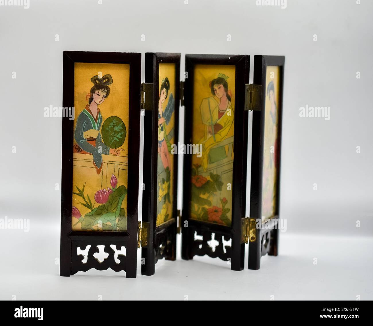 Divider line hi-res stock photography and images - Alamy