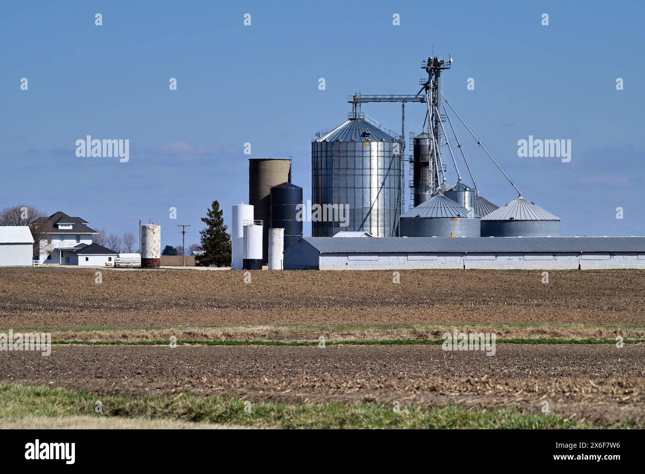 Shabbona, Illinois, USA. A large, modern agricultural cooperative ...
