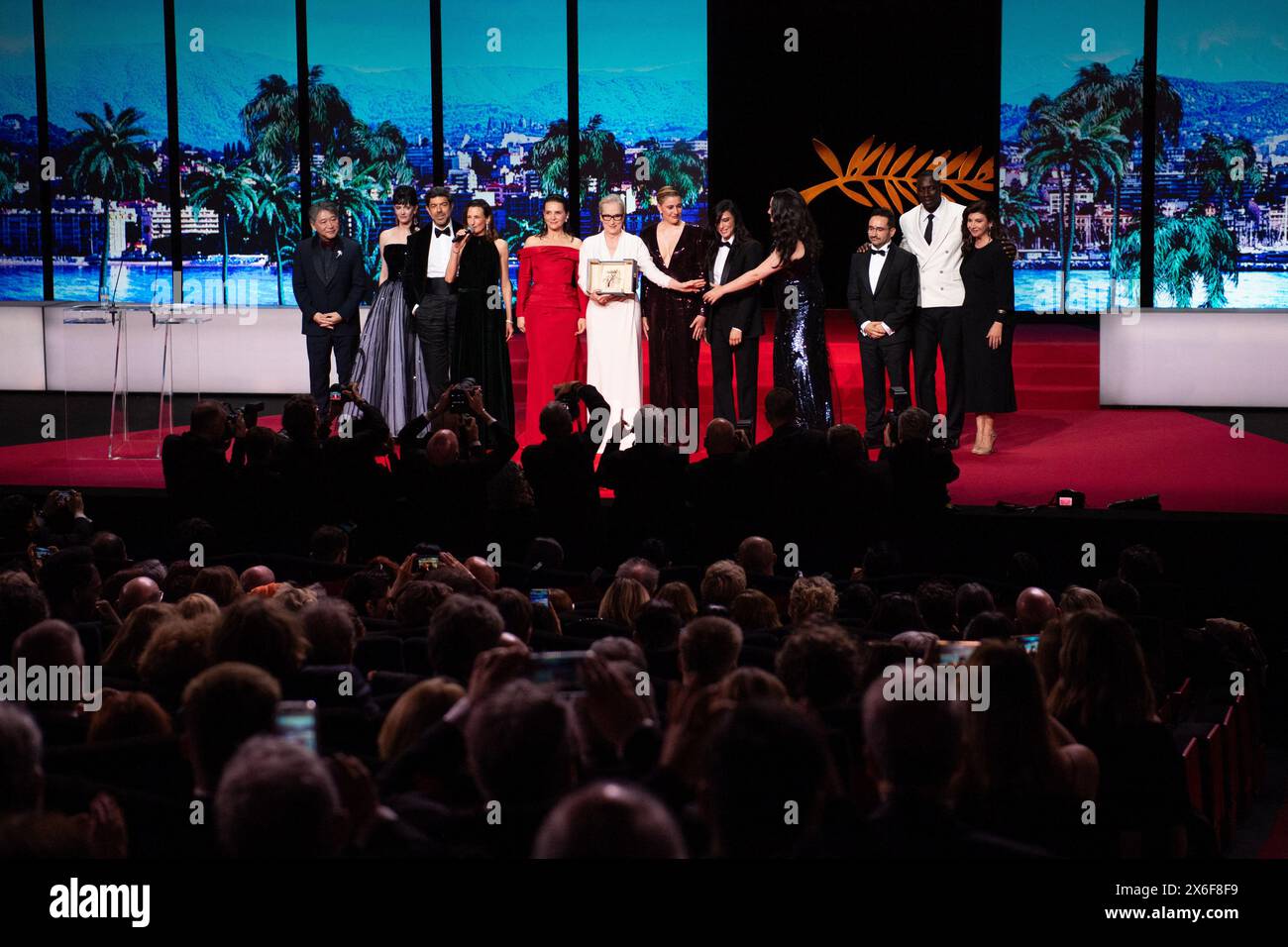Camille cottin juliette binoche hi-res stock photography and images - Alamy