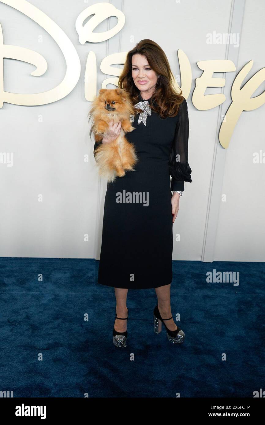 Lisa vanderpump 2024 upfront hi-res stock photography and images - Alamy