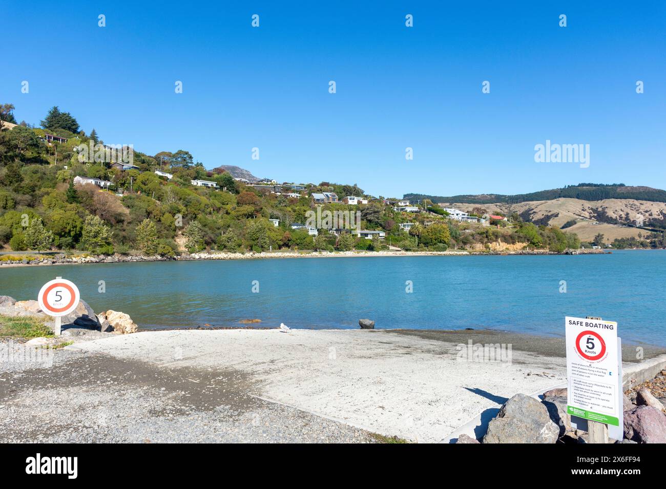 Boat ramp on harbour, Marine Drive, Charteris Bay, Lyttelton Harbour ...