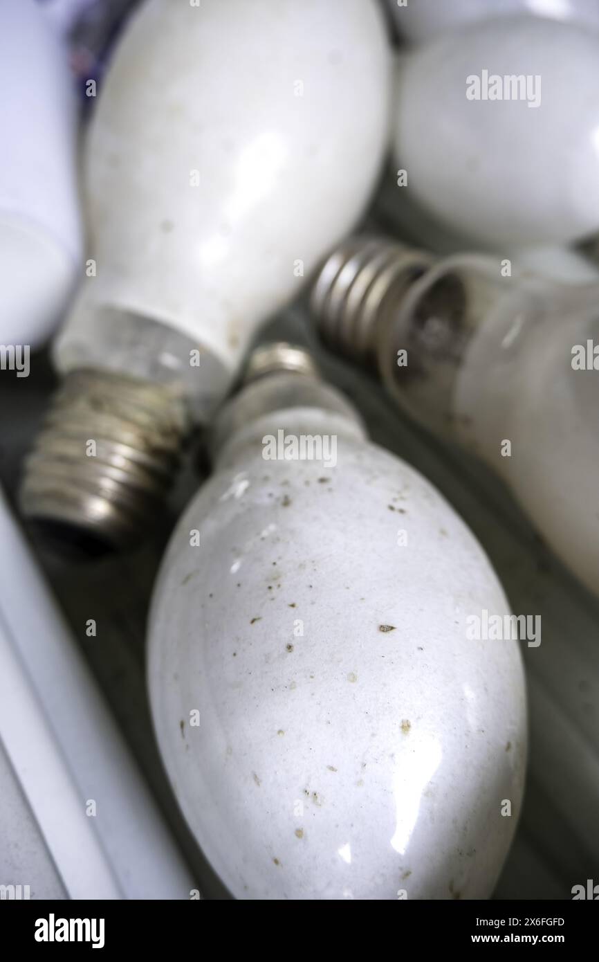 Detail of old damaged and discarded light bulbs, recycling Stock Photo ...