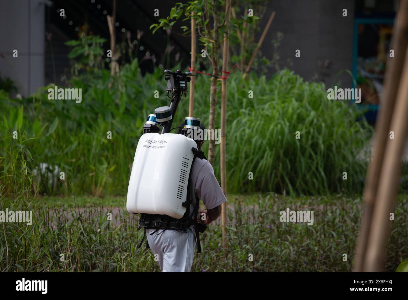 A man carry Apple Maps heavy electronic backpack mounted four cameras ...