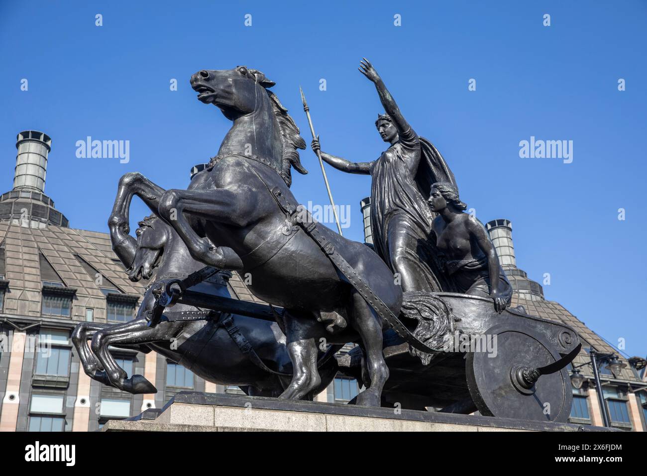 Queen Boudicca statue, Boadicea and Her Daughters, Westminster London ...