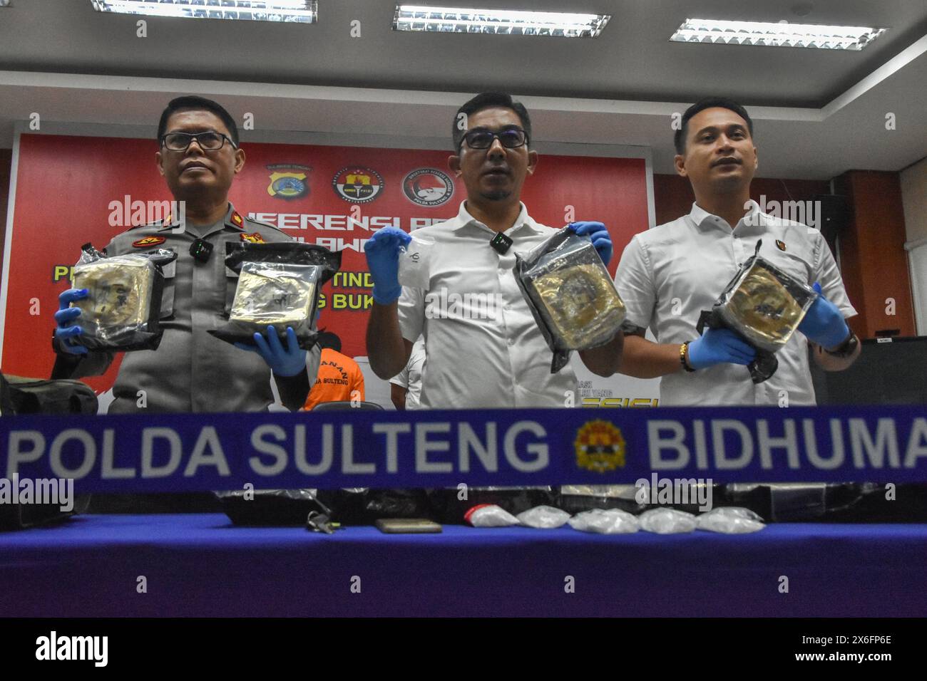 Grams of methamphetamine hi-res stock photography and images - Alamy