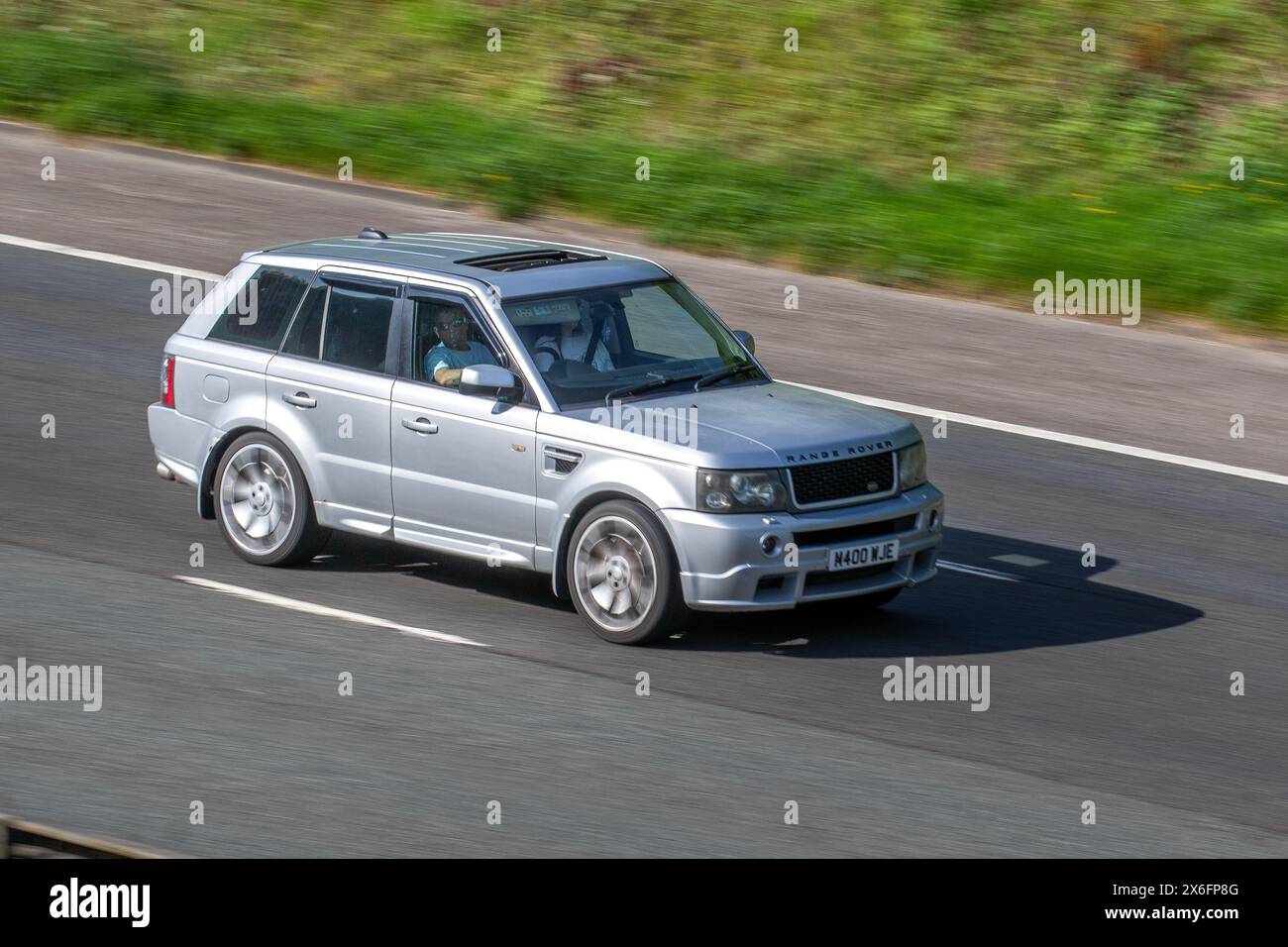 4 2 v8 supercharged hse 5d hi-res stock photography and images - Alamy